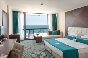 Superior Room with Sea View and Balcony - Wellness package | Roupa de alta qualidade, minibar, cofre no quarto, secretária 