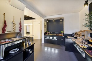 Café da manhã com buffet todos os dias (EUR 15 por pessoa) 