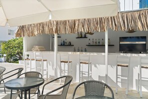 Bar junto à piscina