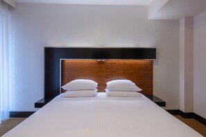 Apartamento | Frigobar, cofres nos quartos, individualmente decorados