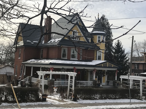 A Moment In Time Bed & Breakfast - Niagara Falls