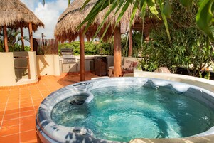 Cobertura exclusiva, 2 quartos, banheira de imersão | Banheira de hidromassagem particular