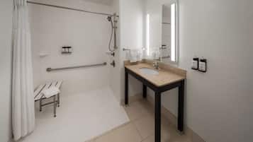 Ducha de hidromassagem, produtos de toalete de grife, secador de cabelo