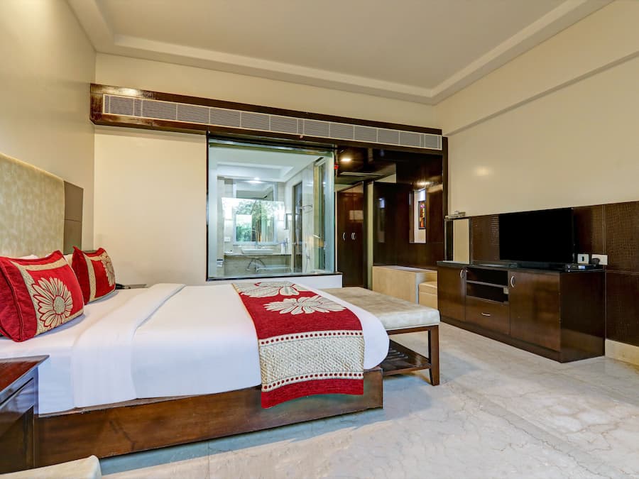 Quarto Duplo de Luxo, 1 cama king-size | Roupa hipoalergénica, minibar, cofre com capacidade para portátil