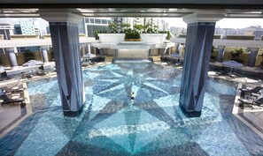 Piscina exterior, da(s) 8:00 à(s) 20:00, nadadores-salvadores no local