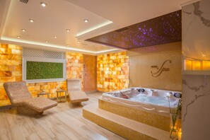 Sala(s) para tratamentos a casais, sauna, banheira de hidromassagem 