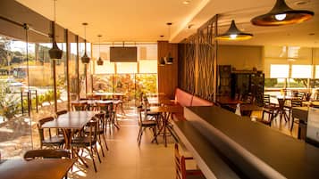 Café da manhã, almoço e jantar