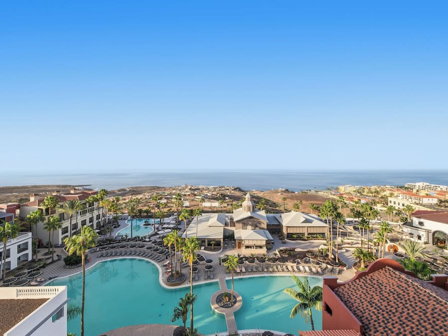 2 piscinas exteriores, da(s) 9:00 à(s) 18:00, guarda-sóis