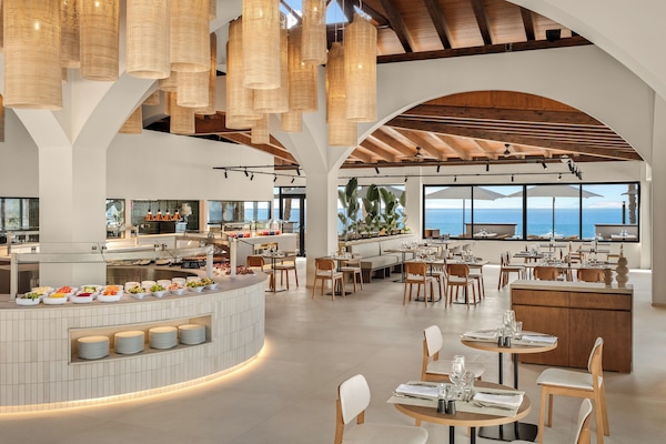 Café da manhã com buffet grátis todos os dias