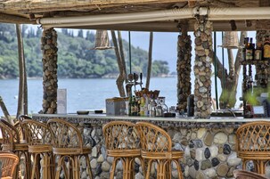 Bar junto à piscina