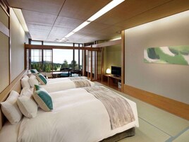 Quarto Twin Superior, não fumadores, vista para o campo de golfe (C/I no later than 6PM for dinner) | Cofre no quarto, Wi-fi grátis, roupa de cama fornecida