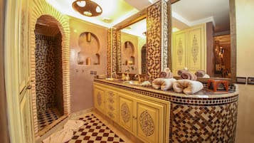 Suite Familiar, casa de banho privativa | Casa de banho | Roupões, toalhas fornecidas