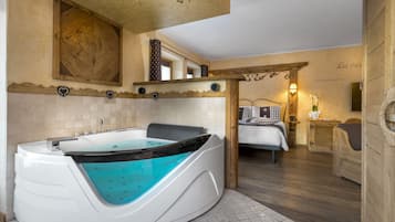 Suite Exclusiva, varanda | Roupa hipoalergénica, edredões de penas, cofre no quarto