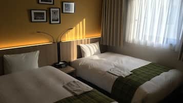 Quarto Twin Standard, não fumadores (Two 120cm Beds) | Secretária, cortinas/cortinados opacos, ferro/tábua de engomar