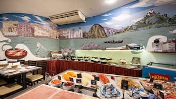Café da manhã com buffet grátis todos os dias