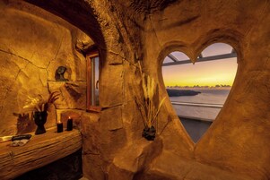 Honeymoon Suite Sunset View | Banheiro | Chuveiro, produtos de toalete biodegradáveis, secador de cabelo 