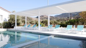 Piscina exterior, da(s) 8:00 à(s) 20:00, espreguiçadeiras 