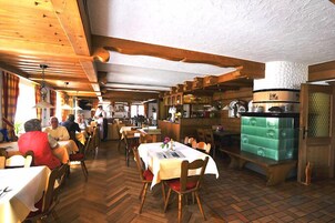 Café da manhã com buffet grátis todos os dias