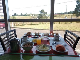 Café da manhã, almoço e jantar