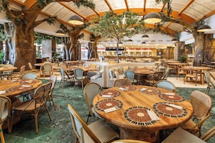 3 restaurantes, jantares servidos