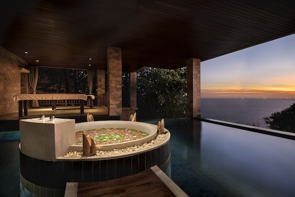 Quarto, 1 quarto, piscina particular, vista para o oceano (Spa, open style washroom and bathroom) | Vista para praia/oceano