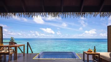 Vila, banheira de hidromassagem (Sunset Water, Private Pool) | Terraço/pátio