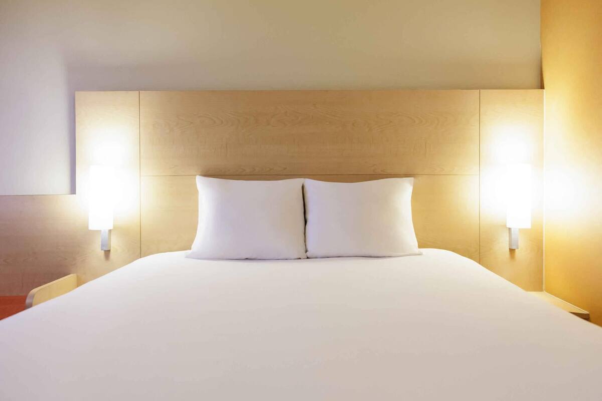 Quarto Duplo Standard, 1 cama de casal | Cortinas/cortinados opacos, quartos insonorizados, Wi-fi grátis 