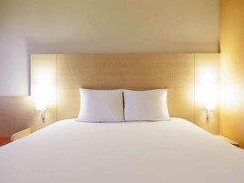 Quarto casal standard, 1 cama de casal | Cortinas blackout, quartos à prova de som, Wi-Fi de cortesia