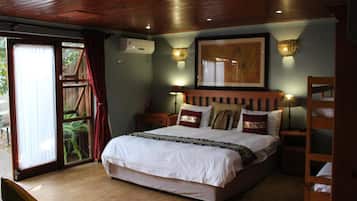 Quarto Familiar, 1 quarto | Minibar, cofre no quarto, secretária, ferro/tábua de engomar
