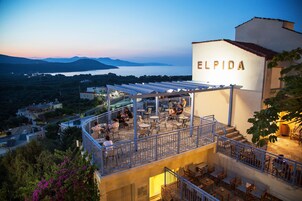 2 restaurantes, pequenos-almoços servidos, cozinha internacional 