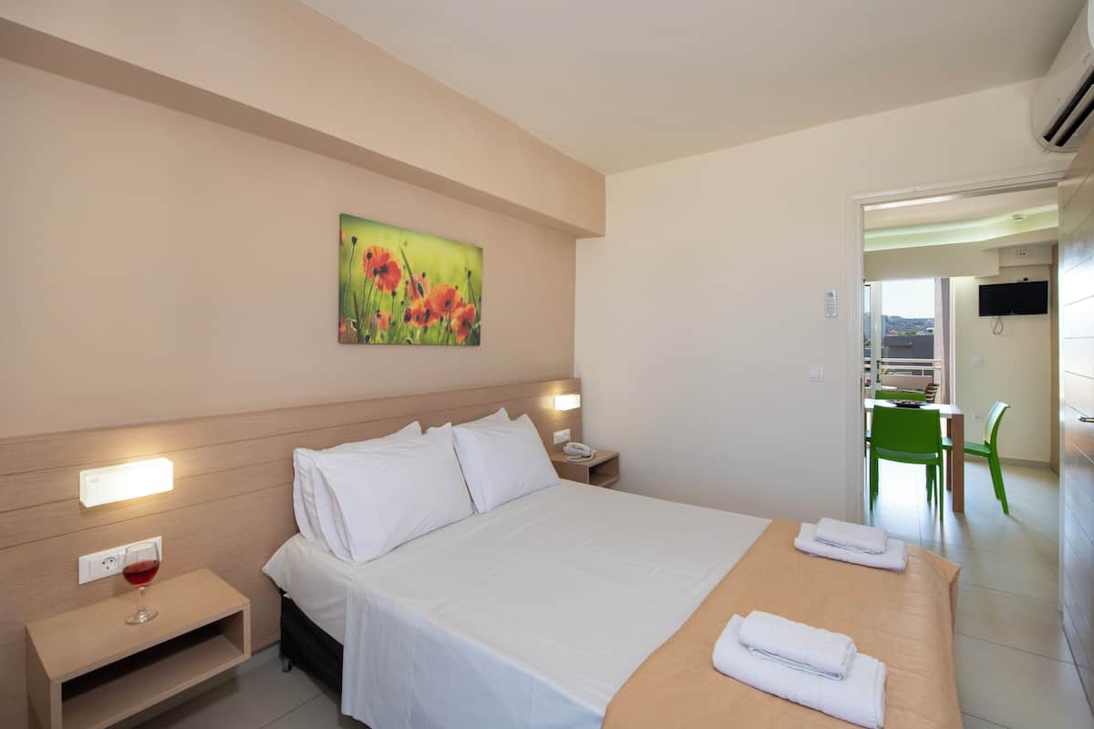 One Bedroom Apartment | Cofre no quarto, secretária, quartos insonorizados, Wi-fi grátis