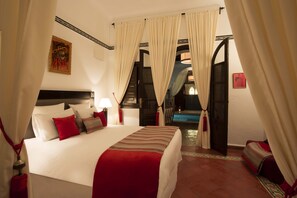 Quarto casal standard | Roupas de cama premium, cofres nos quartos, individualmente decorados