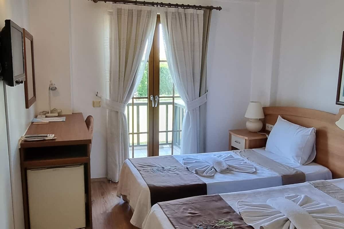 2 quartos, minibar, cofre no quarto, secretária