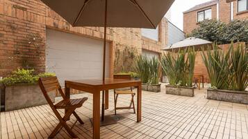 Quarto premium | Roupas de cama premium, frigobar, cofres nos quartos, escrivaninha