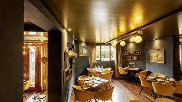 Café da manhã completo todos os dias (COP 45000 por pessoa)