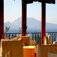 Pequenos-almoços servidos, cozinha italiana, com vista para o oceano 