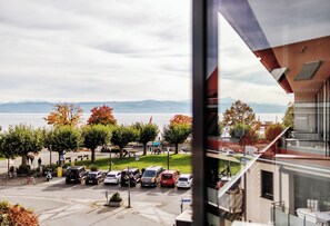 Quarto Duplo, varanda, vista parcial para o lago | Vista do quarto