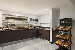 Pequeno-almoço tipo buffet diário (11 GBP por pessoa) 