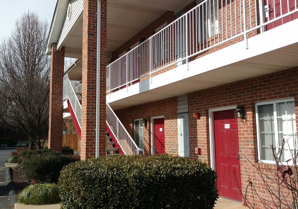 Affordable Suites Charlottesville - Charlottesville, VA