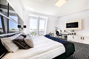 Double  or Twin Deluxe PREMIUM | Roupa de alta qualidade, minibar, cofre no quarto, secretária 