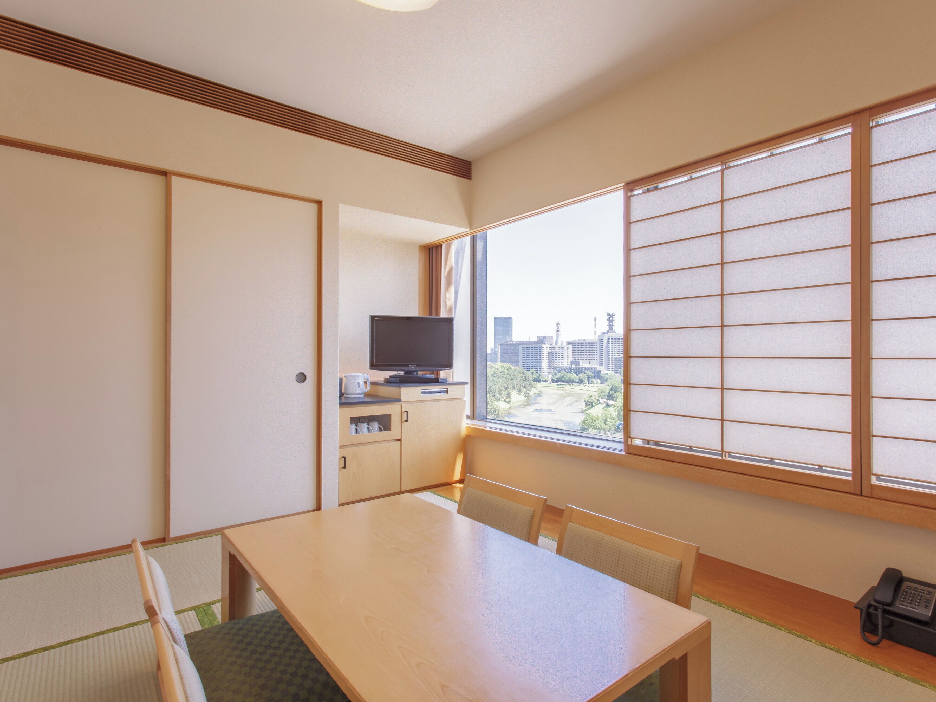 Quarto standard, para não fumantes (Japanese style,Palace Side) | Edredons de pluma, cofres nos quartos, escrivaninha, cortinas blackout