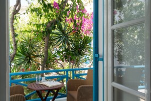 Quarto Superior | Minibar, cofre no quarto, ferro/tábua de engomar, Wi-fi grátis 