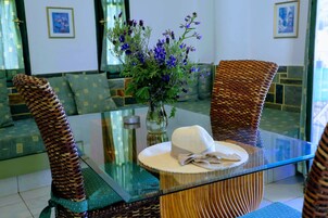 Suite Familiar | Sala de estar | Televisor 