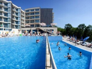 Piscina interna, piscina externa