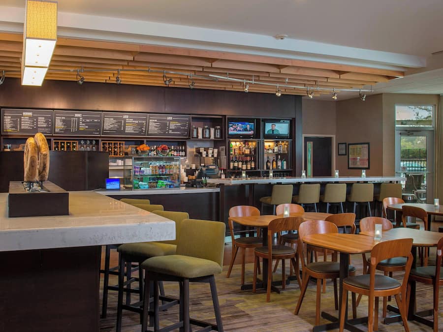 Pequeno-almoço completo diário mediante uma taxa