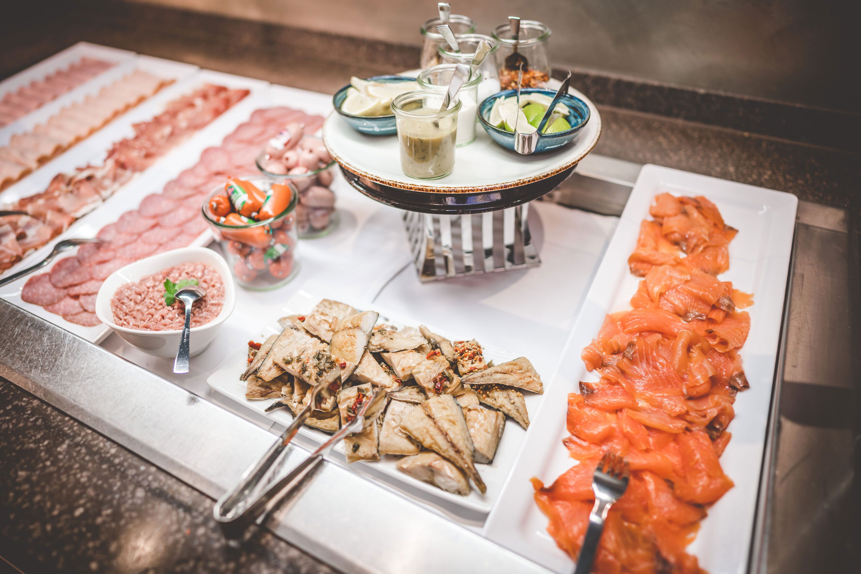 Café da manhã com buffet todos os dias mediante uma taxa