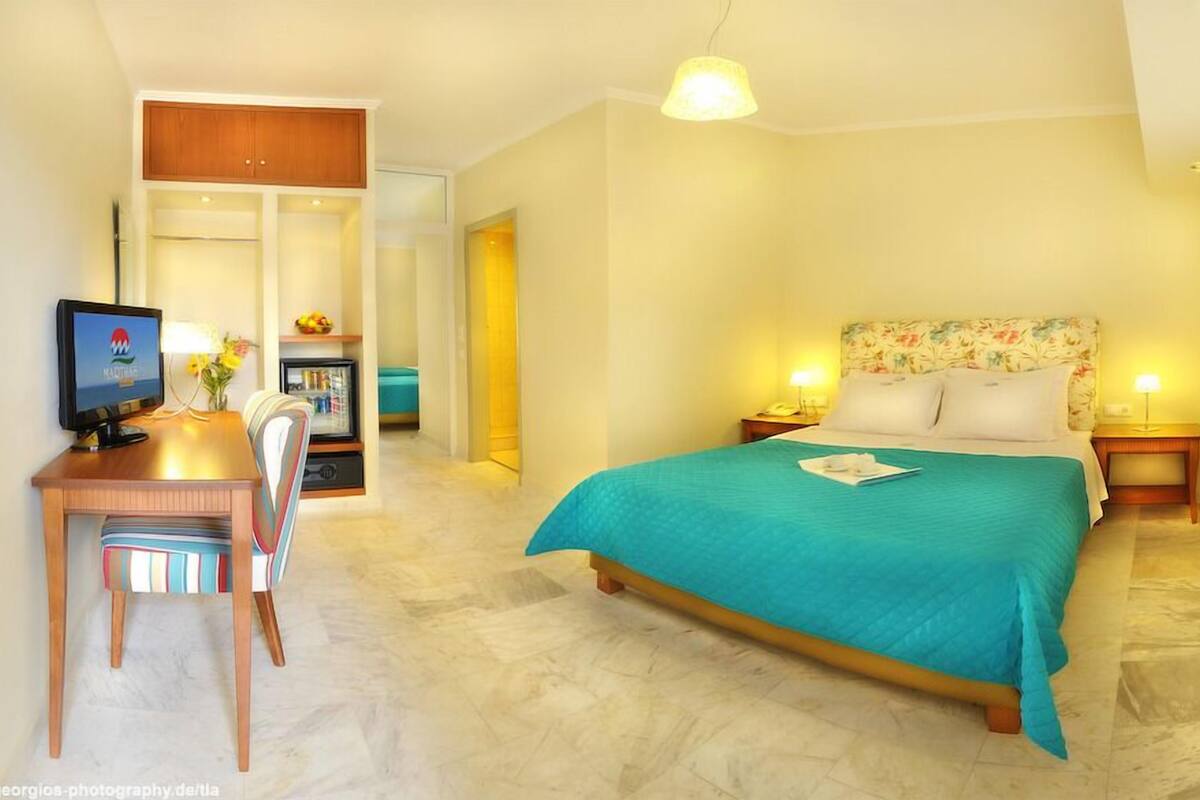 Quarto Familiar, 1 quarto | Lençóis de algodão egípcio, secretária, cortinas/cortinados opacos