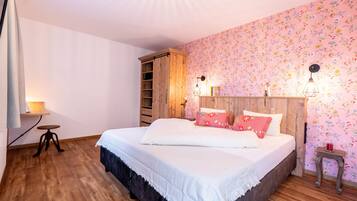 Cofres nos quartos, individualmente decorados