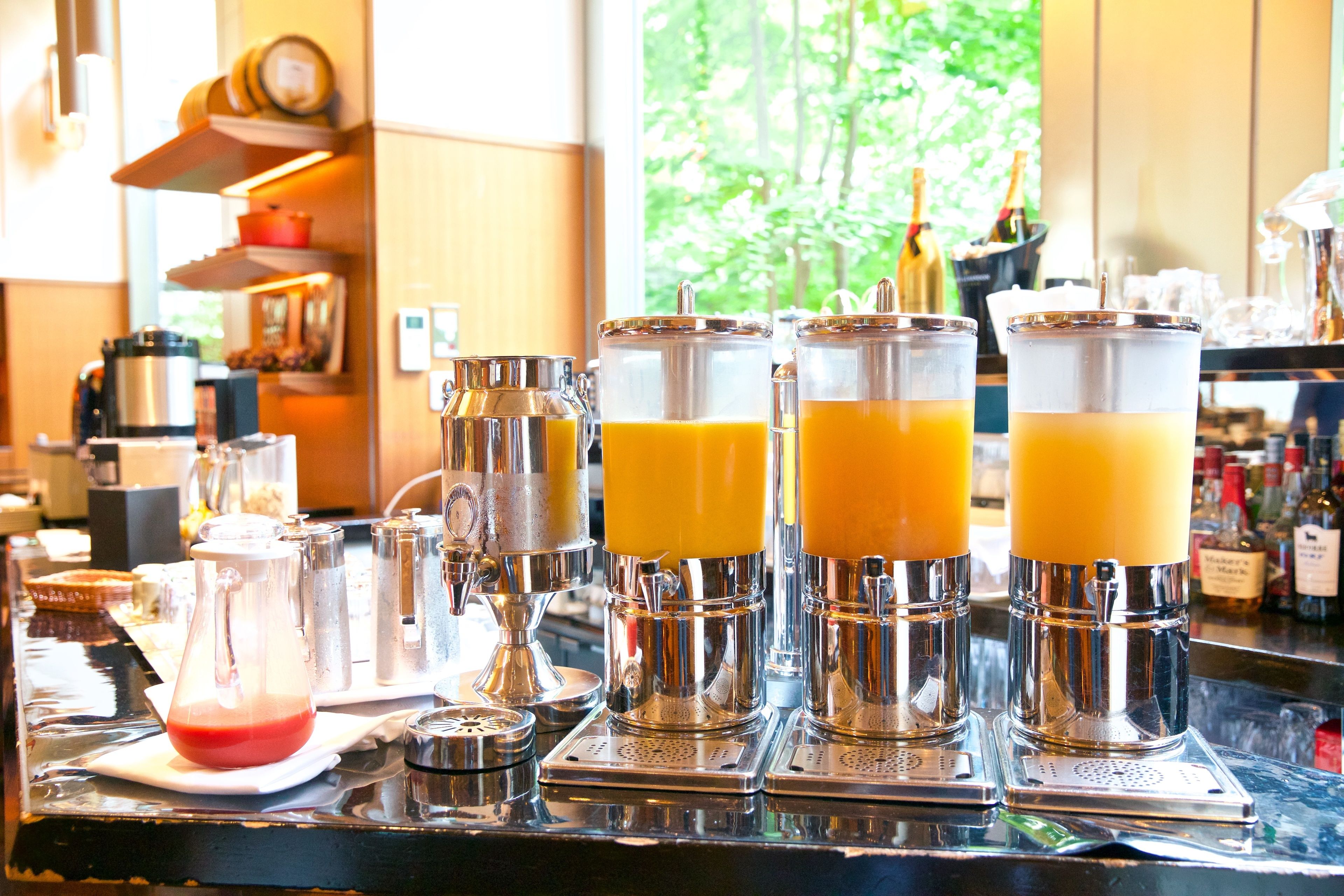 Pequeno-almoço tipo buffet diário (4000 JPY por pessoa) 