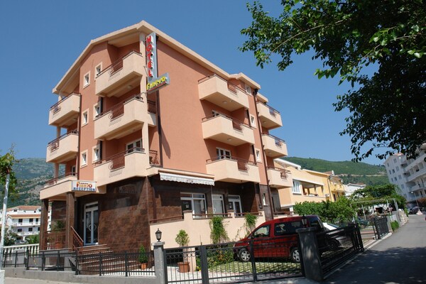 Garni Hotel Fineso - Budva